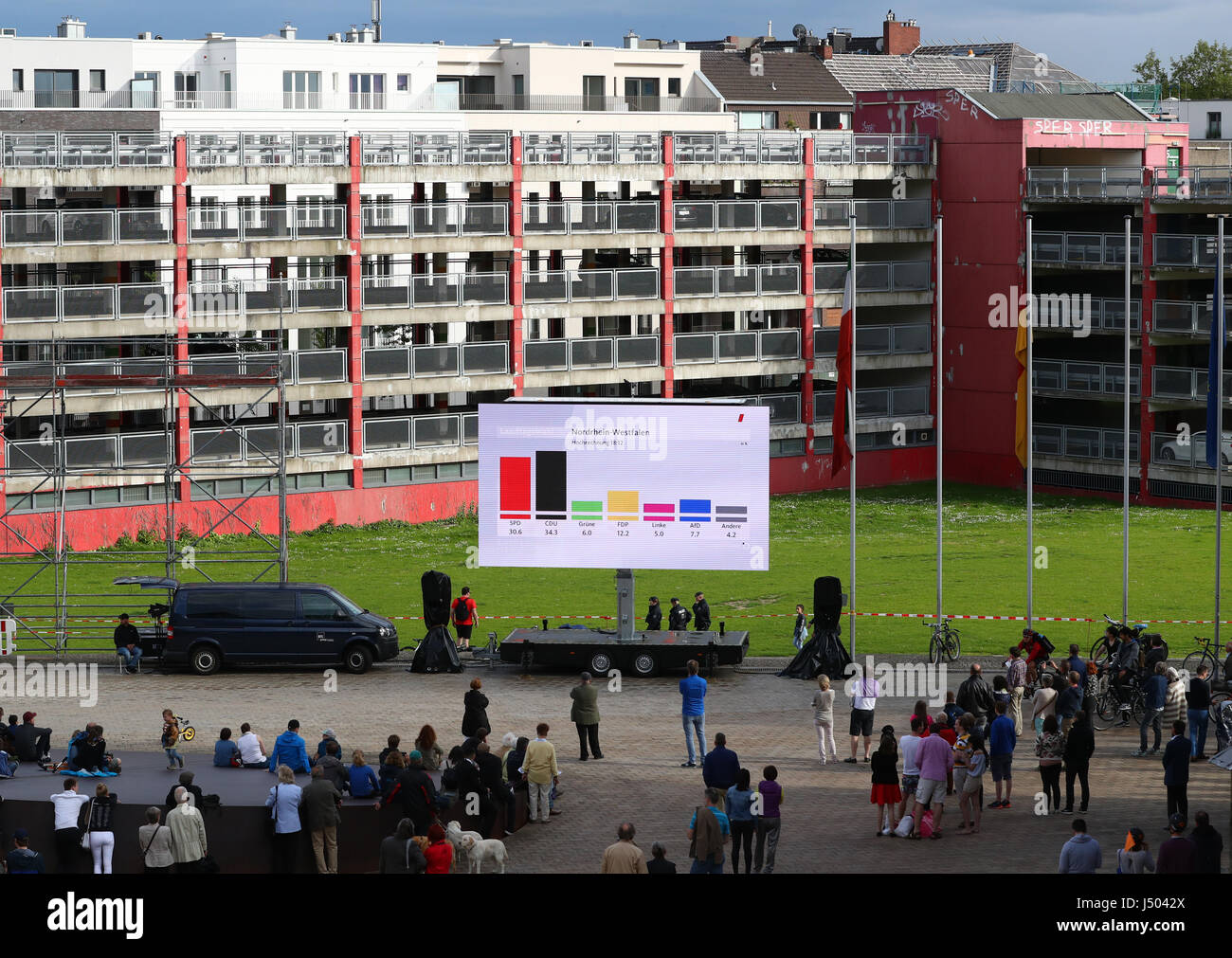 A projection screen shows the first projections of the state elections ...