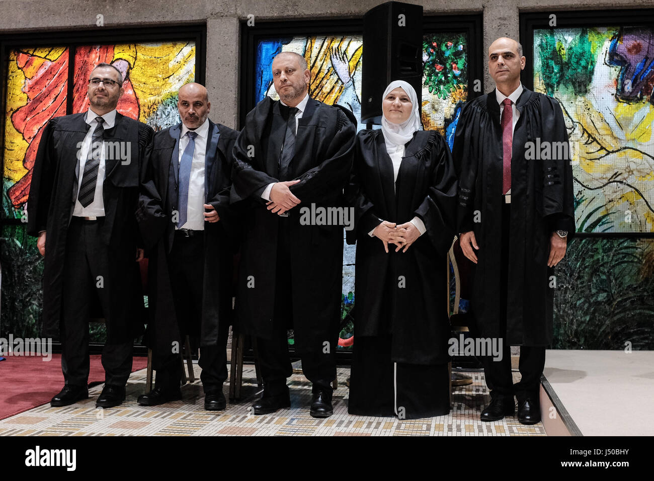 Jerusalem, Israel. 15th May, 2017. Families and friends gather in the ...