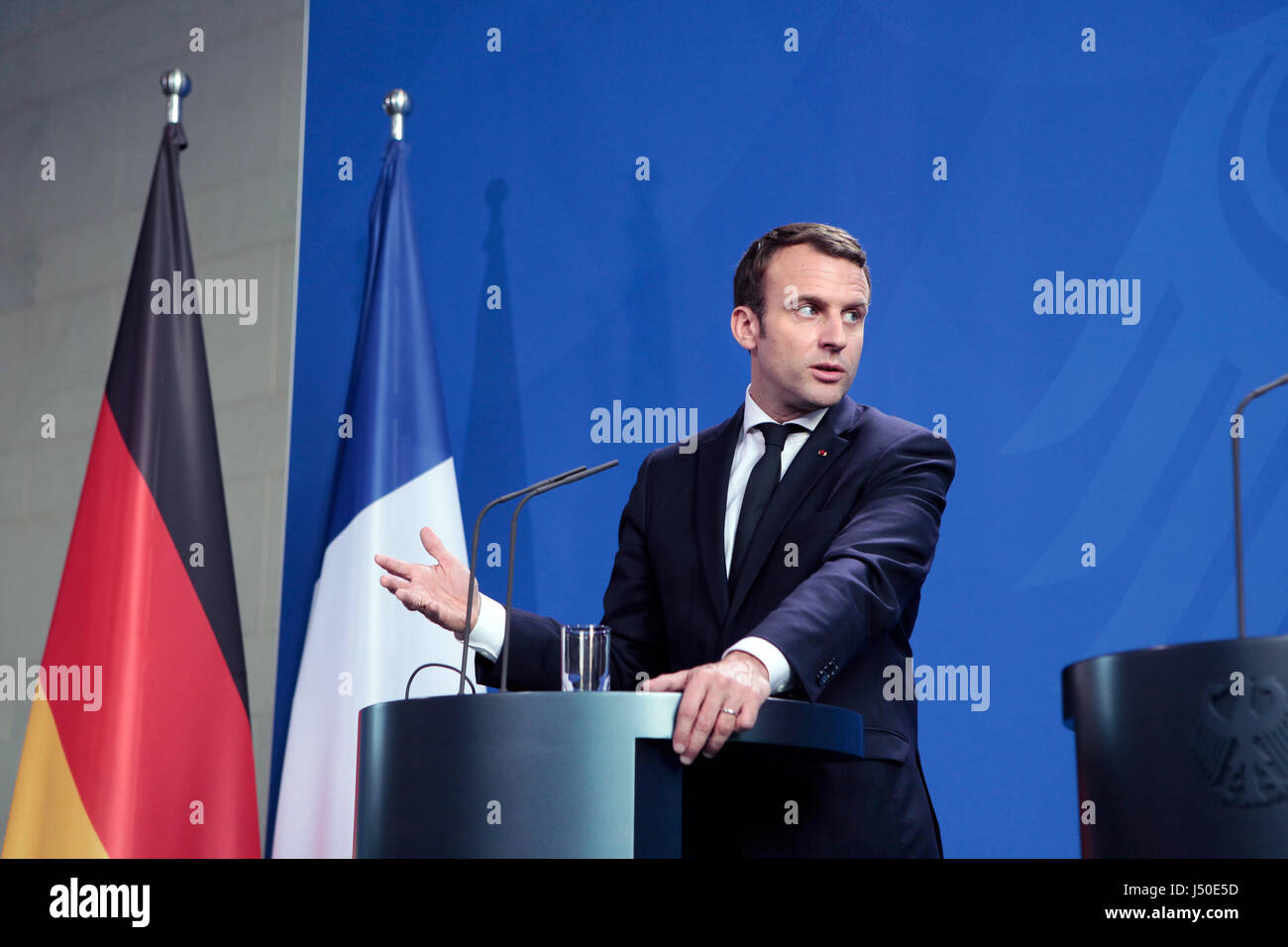 Simon Becker / Le Pictorium - Emmanuel Macron meets Angela Merkel in ...
