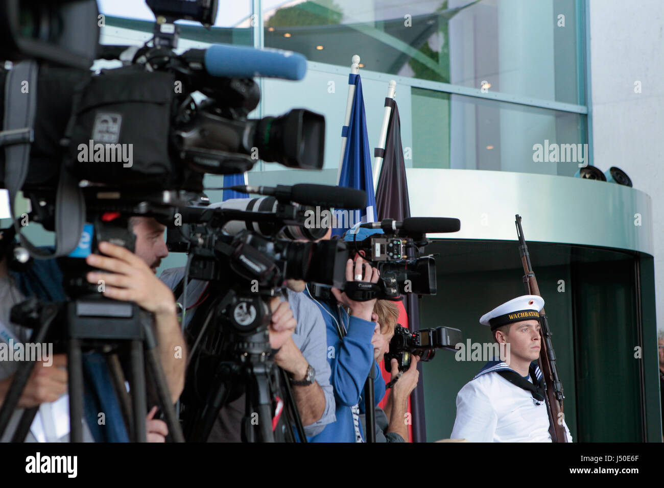 Simon Becker / Le Pictorium - Emmanuel Macron meets Angela Merkel in ...