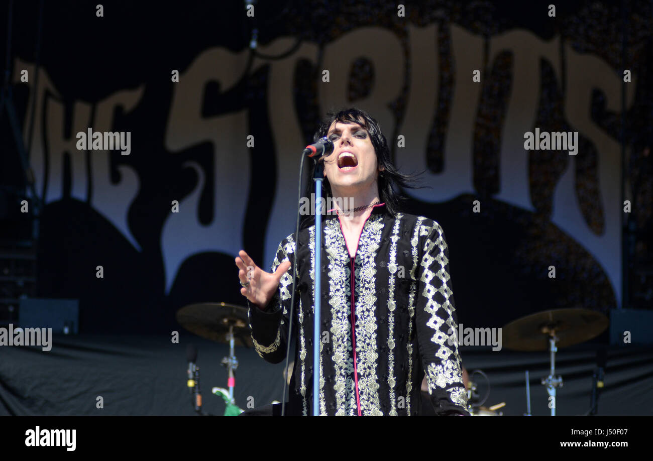 Struts singer hi-res stock photography and images - Alamy