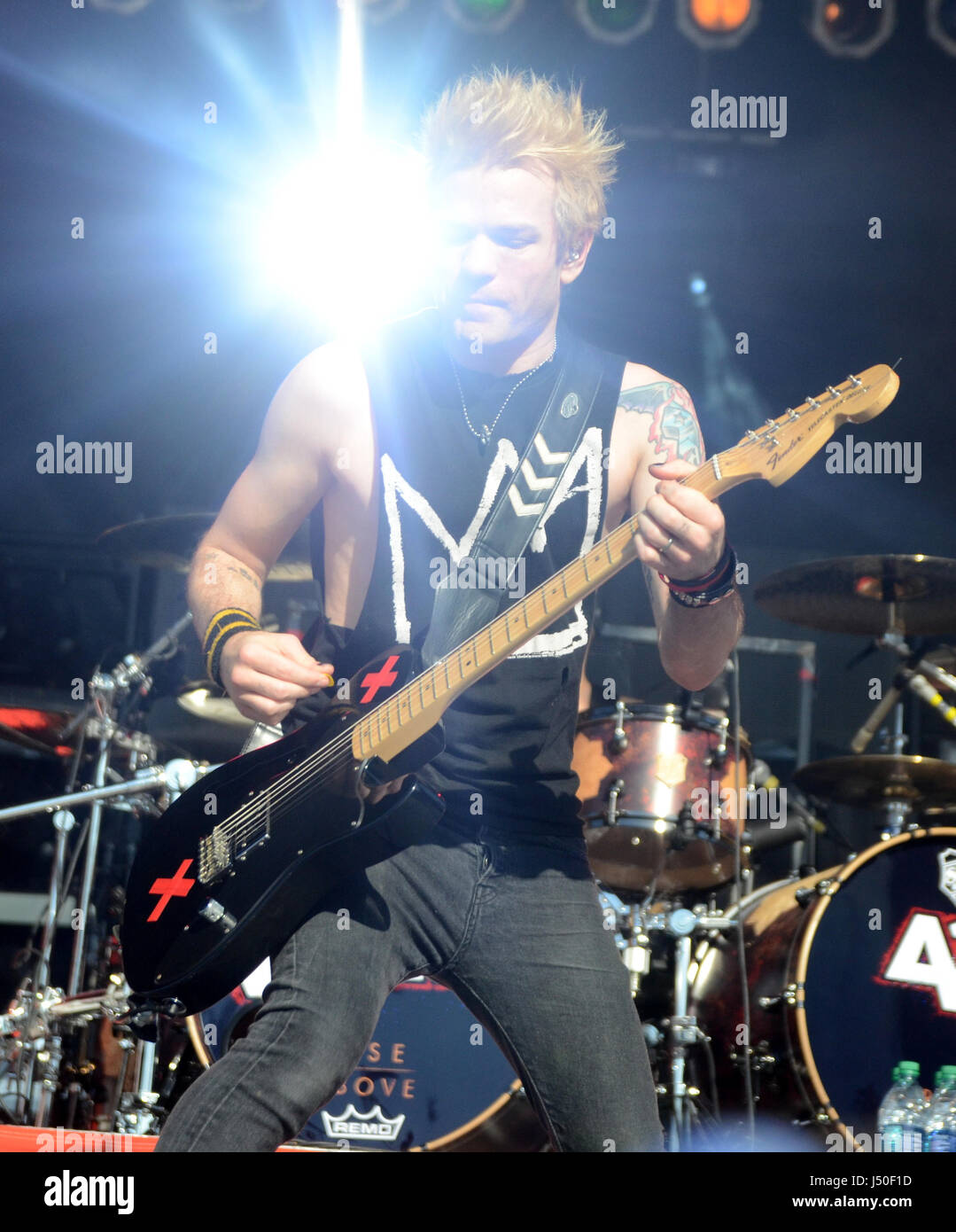 Sum 41 singer hi-res stock photography and images - Alamy