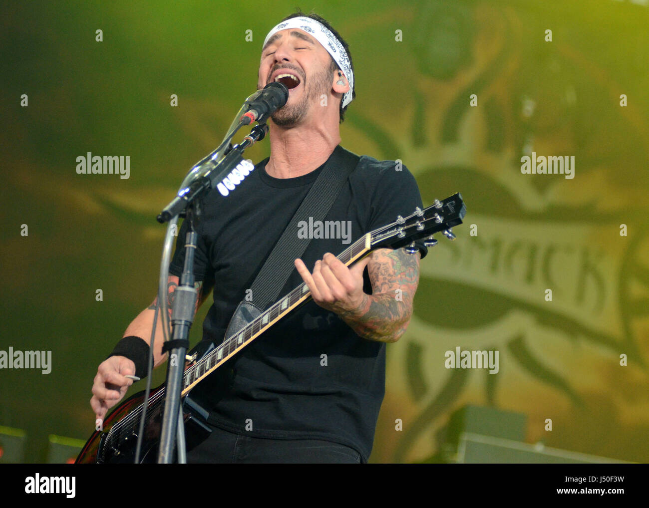 Sully Erna High Resolution Stock Photography and Images - Alamy