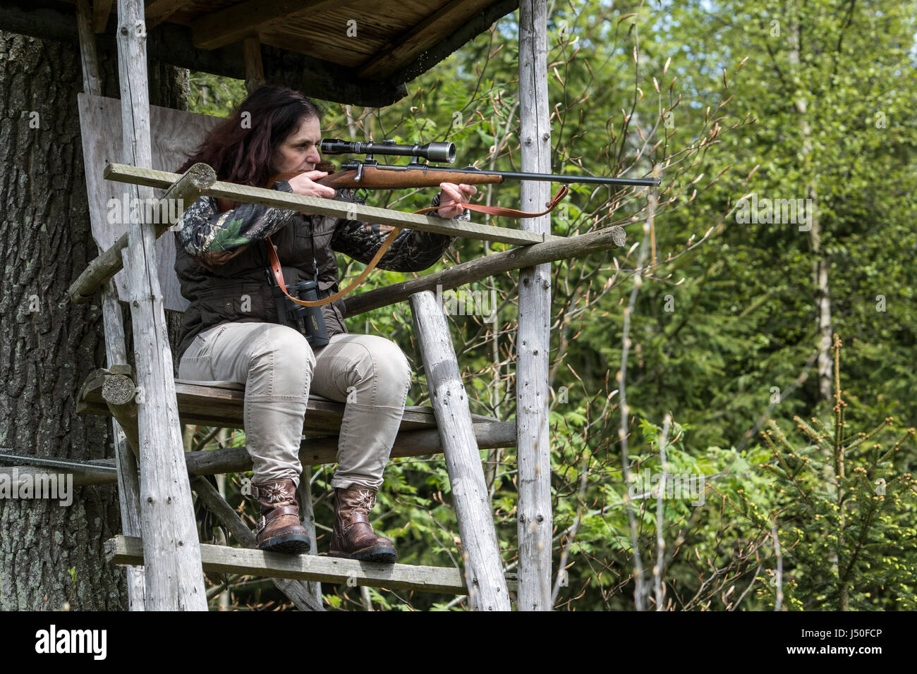 Vohenstrauss, Germany. 9th May, 2017. ILLUSTRATION - Hunter Karolina ...