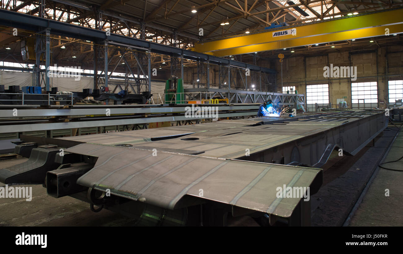 Niesky, Germany. 26th Apr, 2017. In a factory hall of the WBN Wagon ...