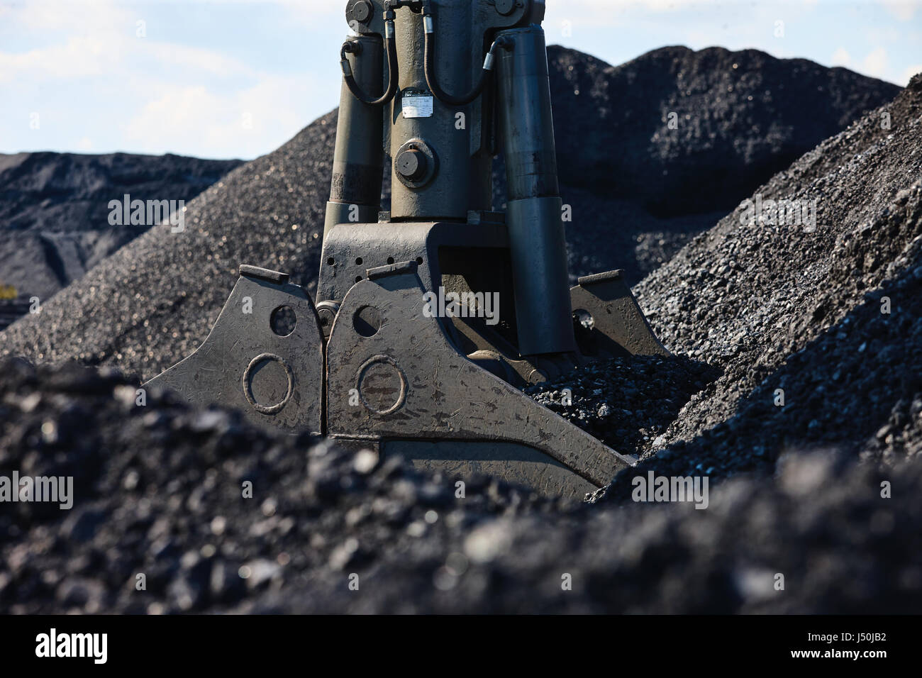 Coal loading excavator, heaps of coal Stock Photo - Alamy