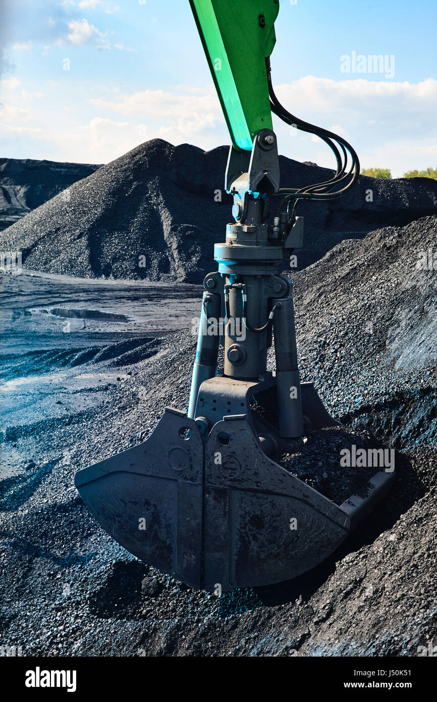 Coal loading excavator, heaps of coal Stock Photo - Alamy