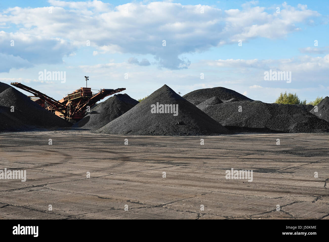 Coal loading excavator, heaps of coal Stock Photo - Alamy