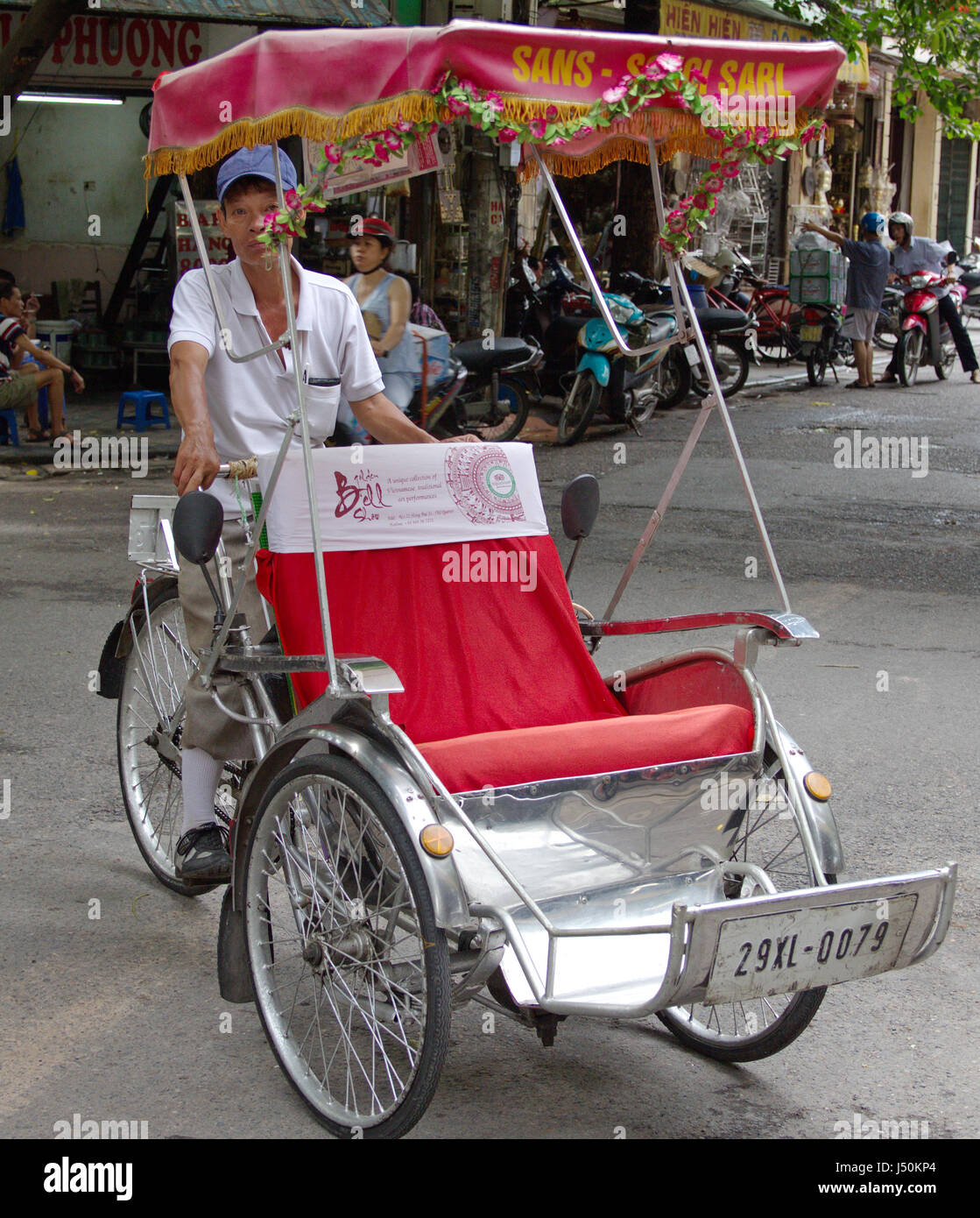 Trishaw vietnam hi-res stock photography and images - Alamy