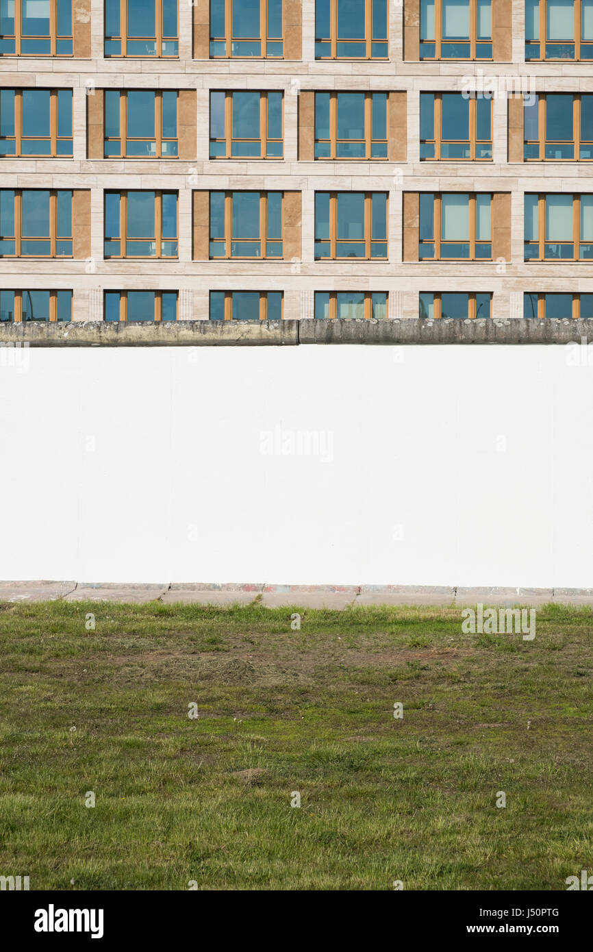 Blank outdoor wall hi-res stock photography and images - Alamy