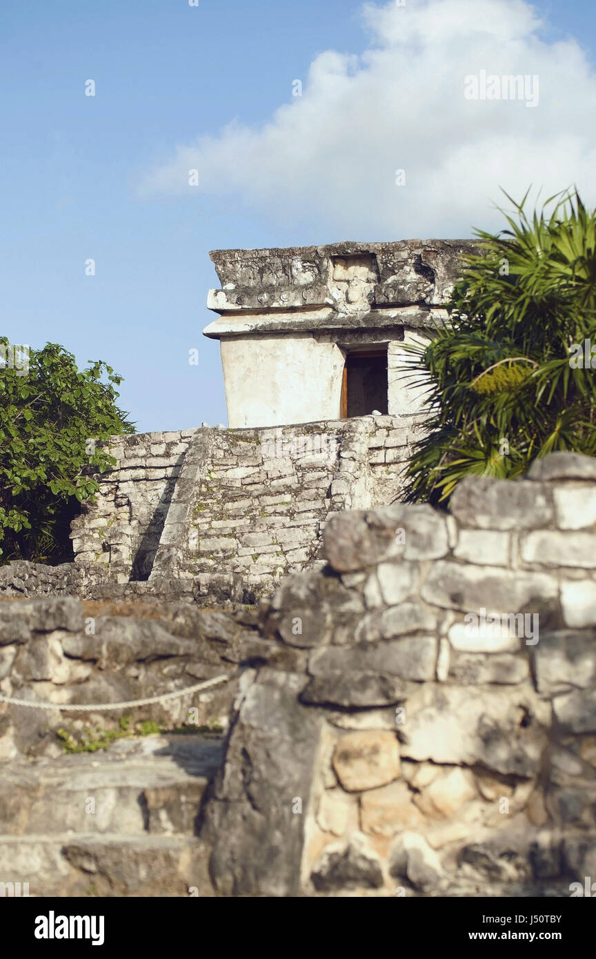 Tulum pyramid ancient mayan hi-res stock photography and images - Alamy