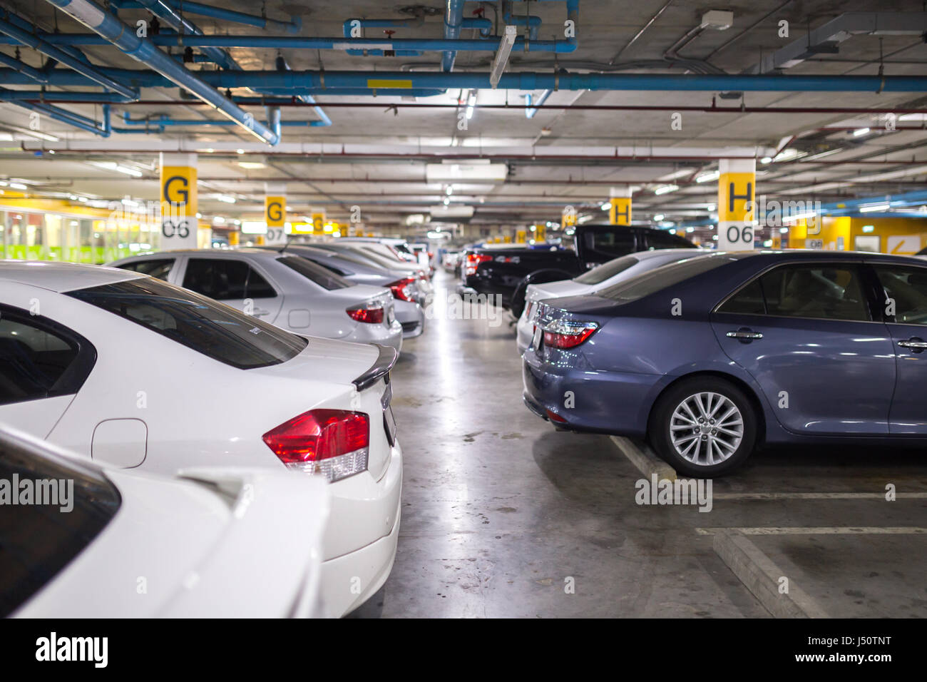 car parking interior shopping mall Stock Photo - Alamy