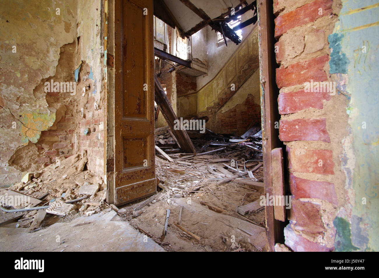 Adandoned apartment hi-res stock photography and images - Alamy