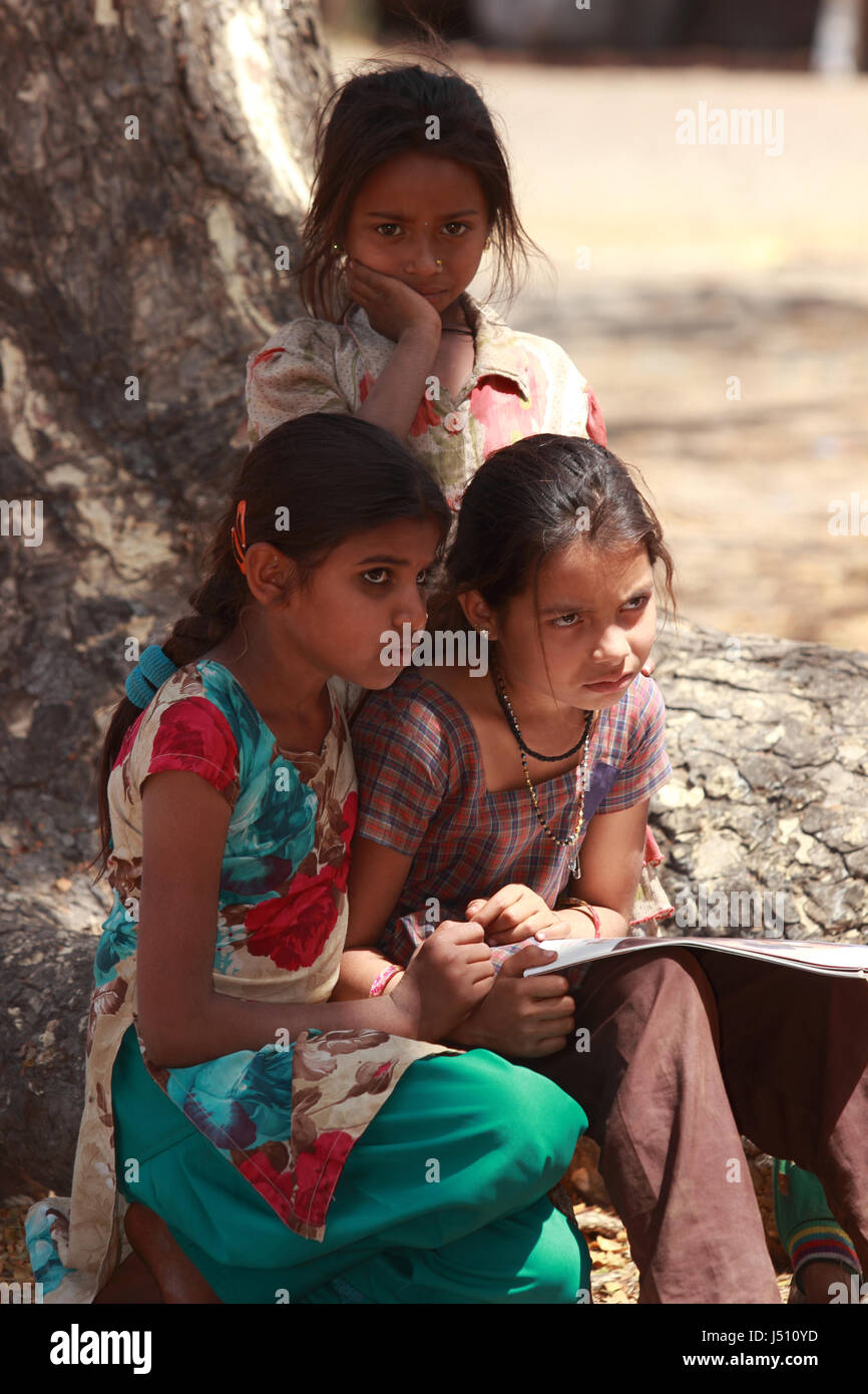 Aboriginal children reading hi-res stock photography and images - Alamy
