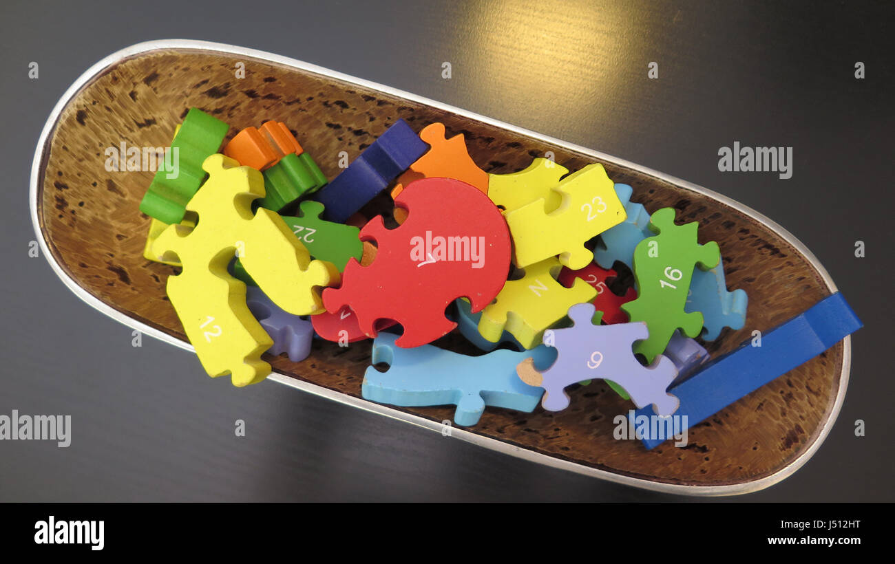 Puzzle pieces numbers hi-res stock photography and images - Alamy