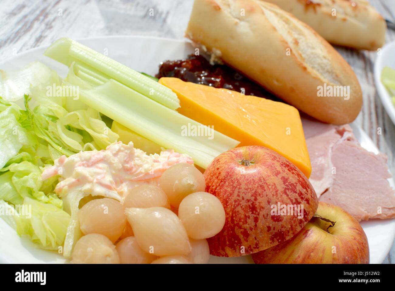 Traditional cheese ploughmans lunch cheddar hi-res stock photography ...