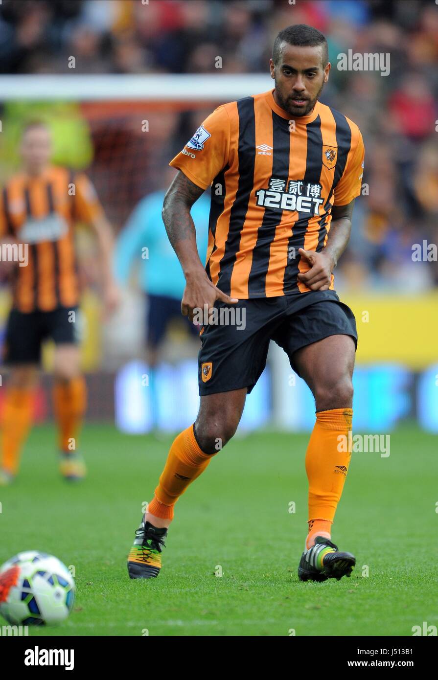 TOM HUDDLESTONE HULL CITY FC HULL CITY FC KC STADIUM HULL ENGLAND 04 ...