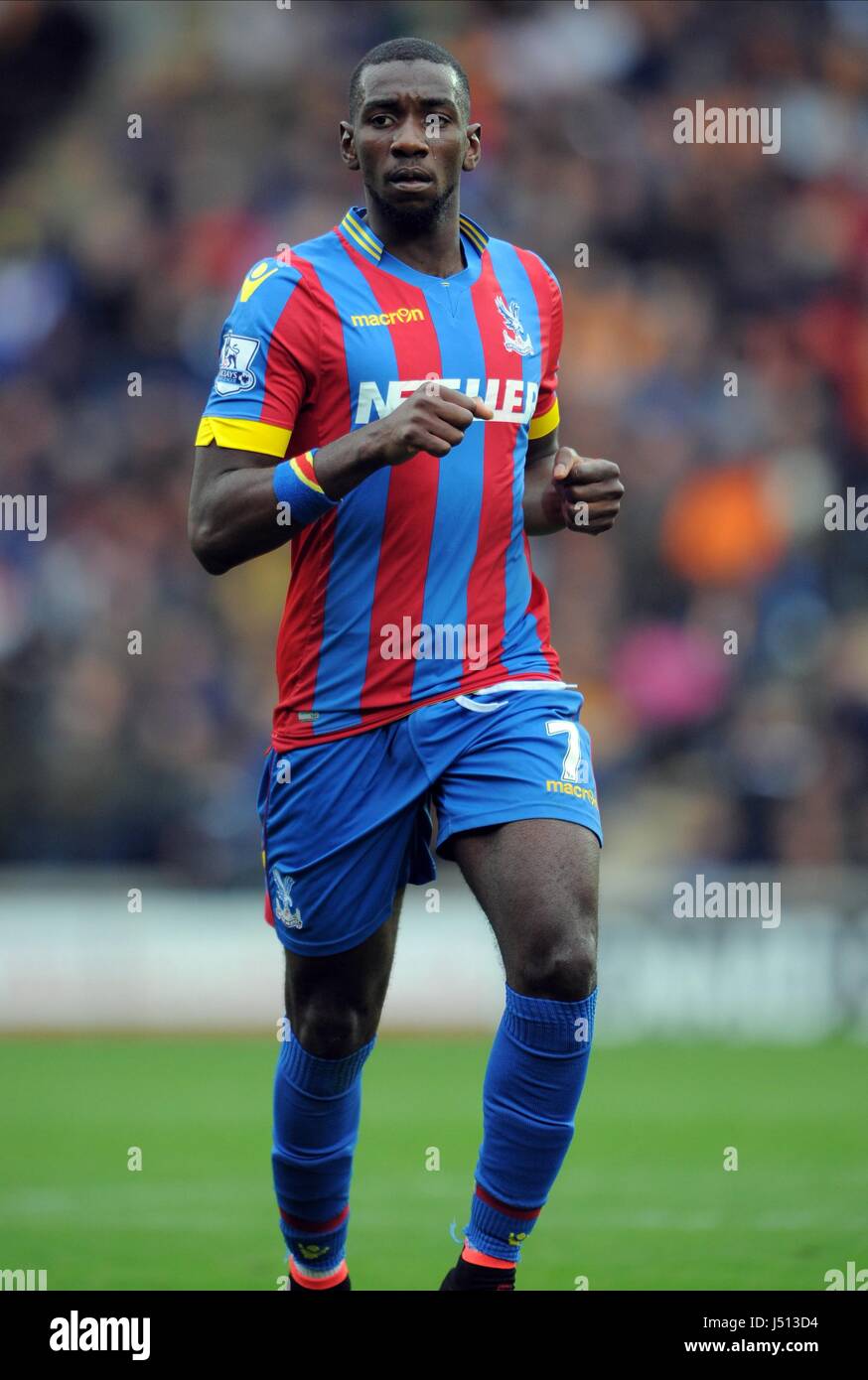 YANNICK BOLASIE CRYSTAL PALACE FC CRYSTAL PALACE FC KC STADIUM HULL ...