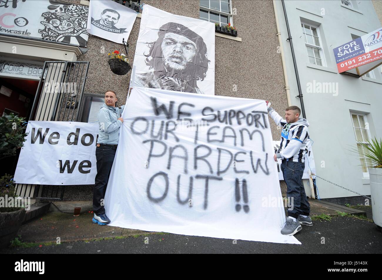 BAR LOCO NEAR GROUND WITH SACK NEWCASTLE UNITED FC V HULL CIT ST JAMES ...