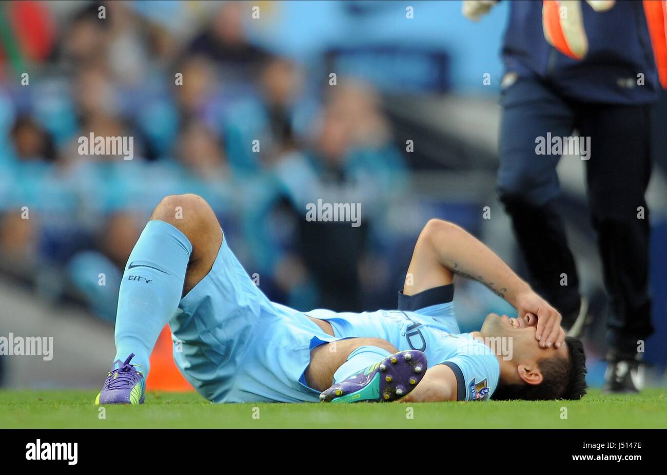 SERGIO AGUERO INJURY SCARE MANCHESTER CITY V CHELSEA ETIHAD STADIUM ...