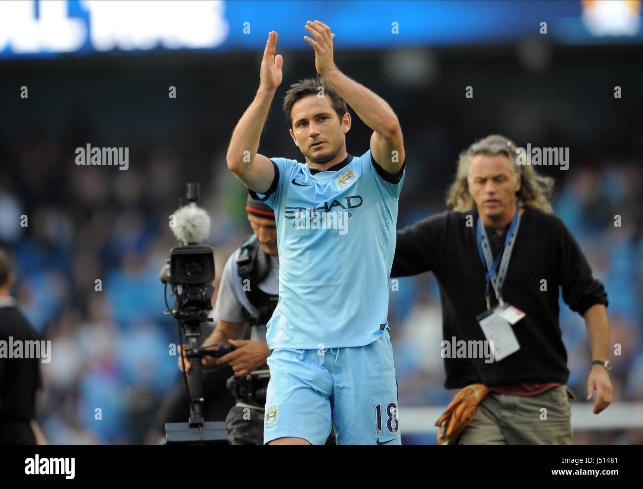 FRANK LAMPARD THANKS CHELSEA F MANCHESTER CITY V CHELSEA ETIHAD STADIUM ...