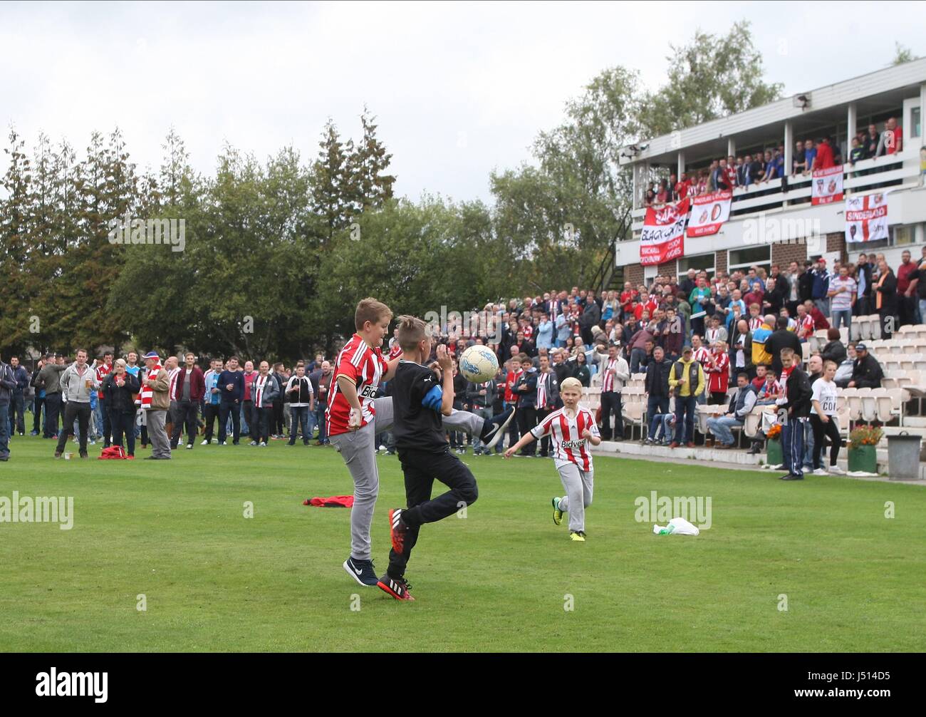 Jumpers For Goalposts High Resolution Stock Photography and Images - Alamy