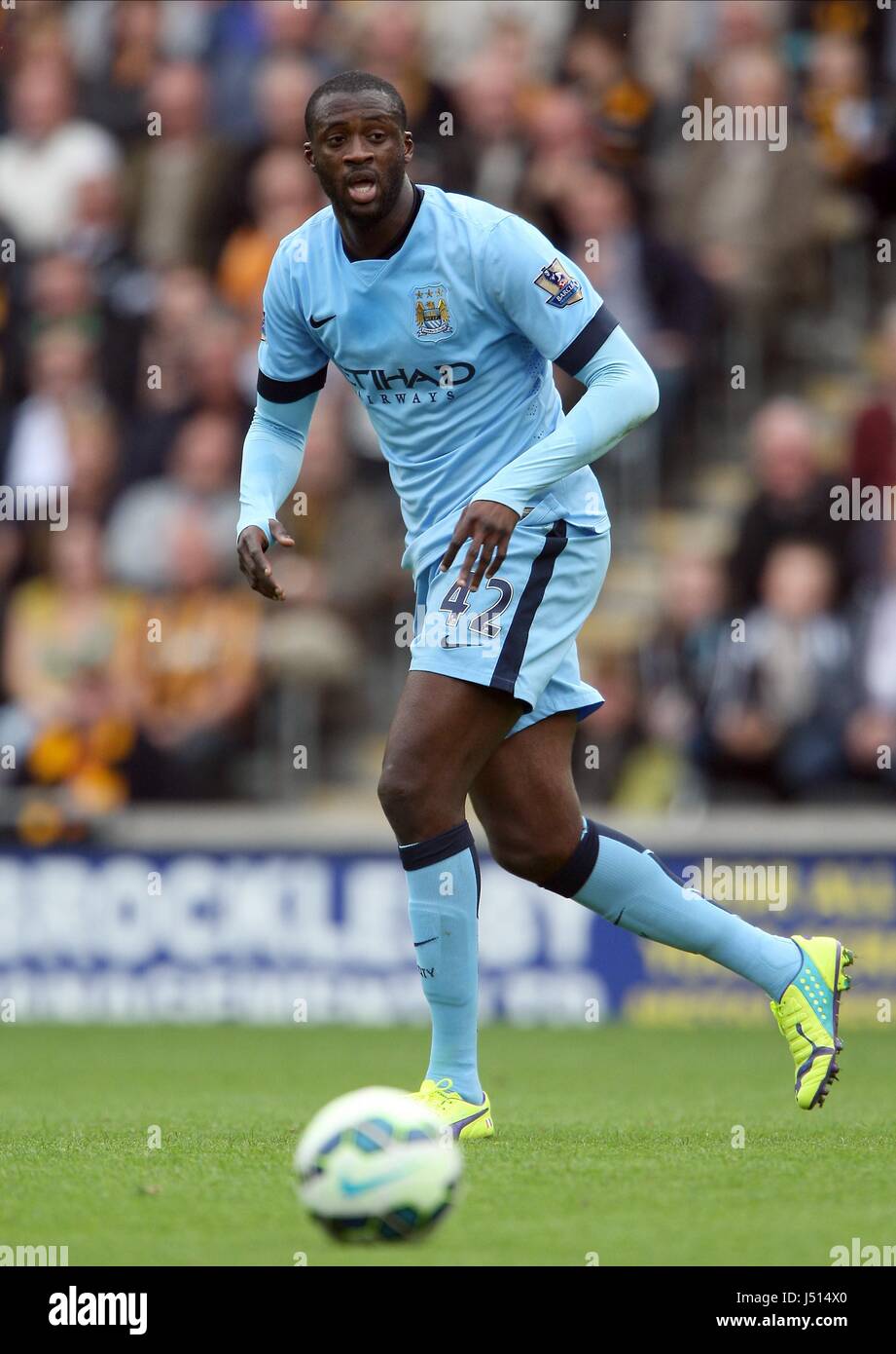 YAYA TOURE MANCHESTER CITY FC MANCHESTER CITY FC KC STADIUM HULL ...