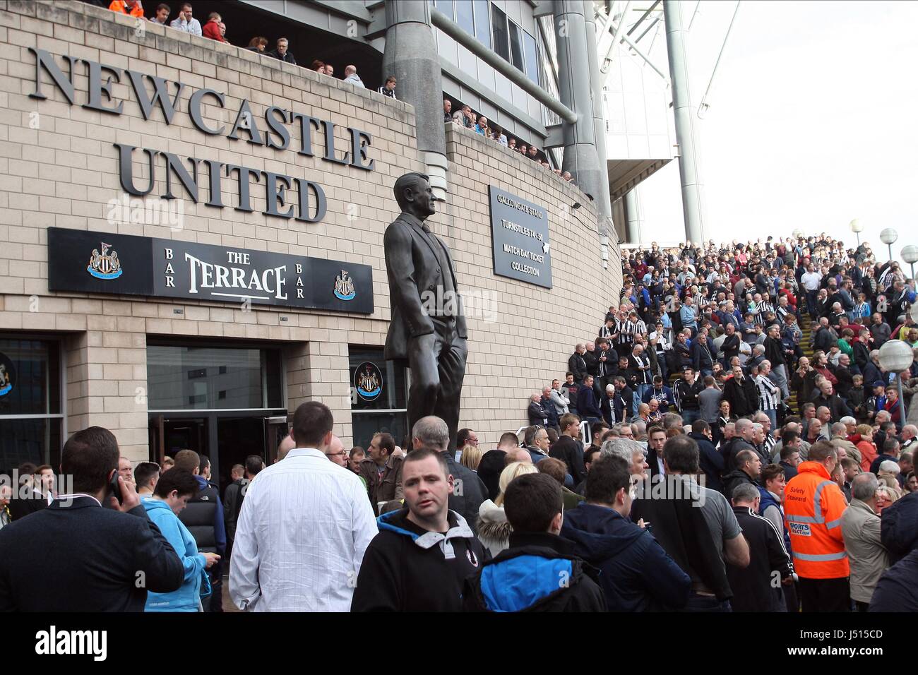 A BROKEN TV SCREEN DELAYS KICK NEWCASTLE UNITED V LEICESTER C ST JAMES ...