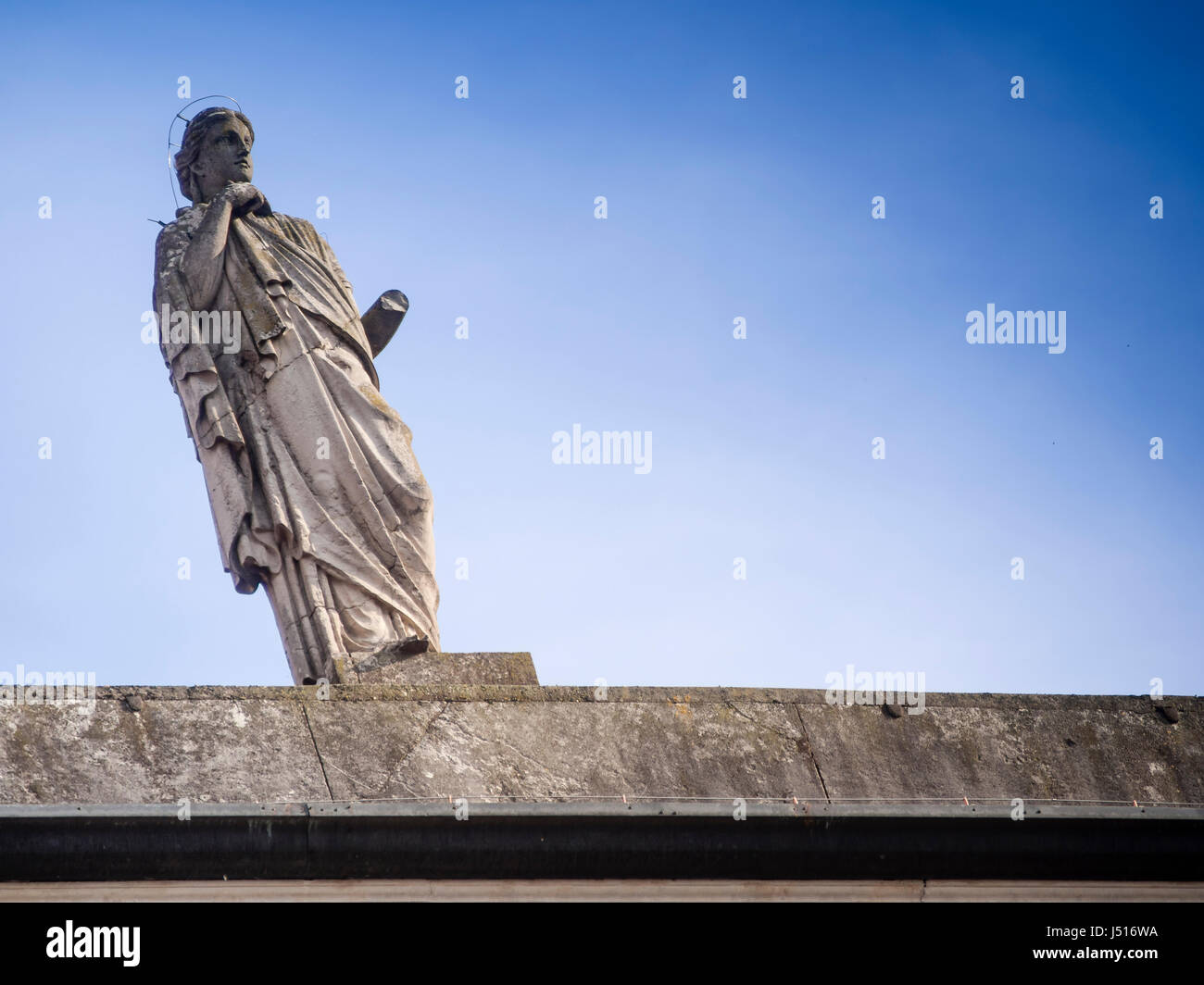 Statue in a roof Stock Photo - Alamy
