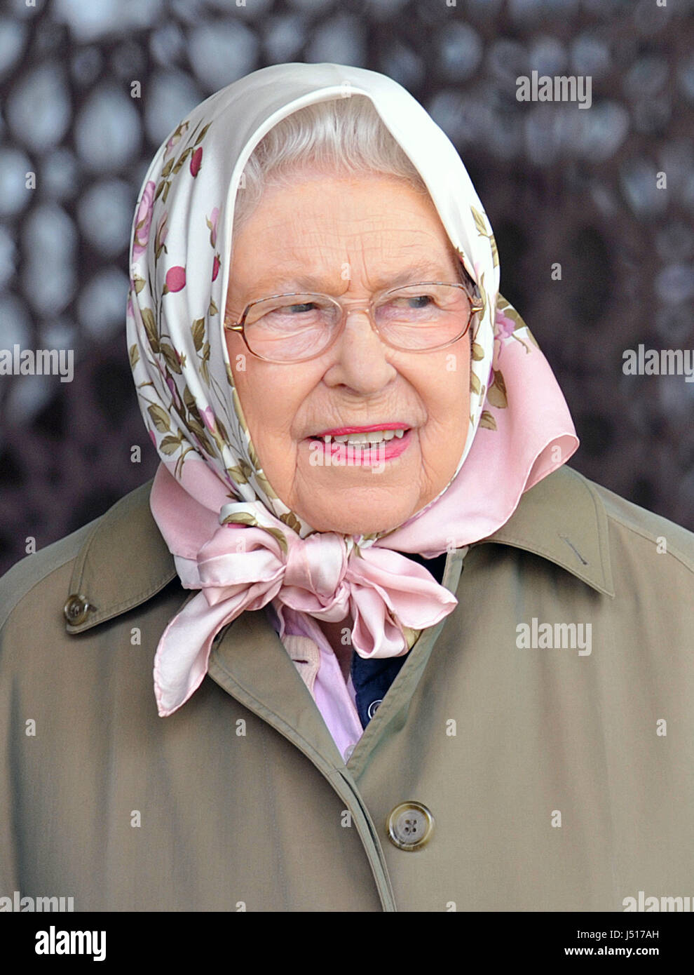 Queen Elizabeth II and the King of Bahrain Hamad bin Isa Al Khalifa ...