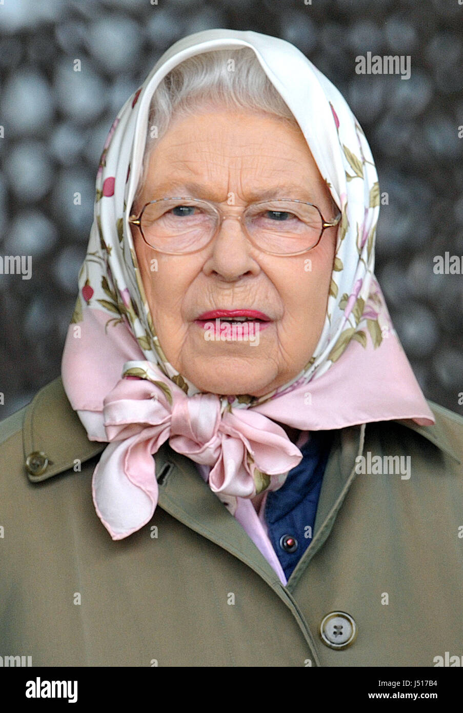 Queen Elizabeth II and the King of Bahrain Hamad bin Isa Al Khalifa ...