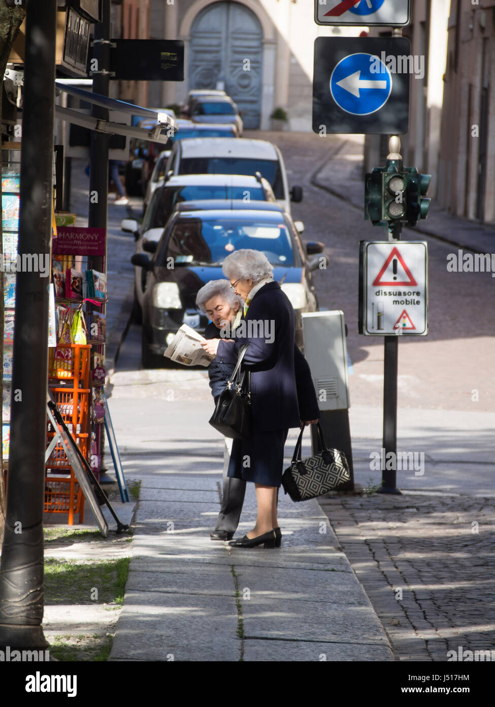 Everyday people hi-res stock photography and images - Alamy