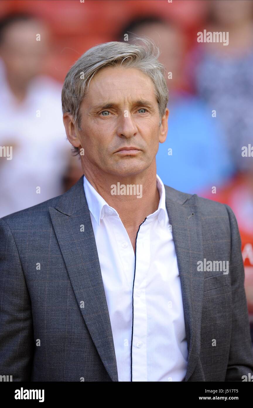 JOSE RIGA BLACKPOOL FC MANAGER THE CITY GROUND NOTTINGHAM ENGLAND 09 ...