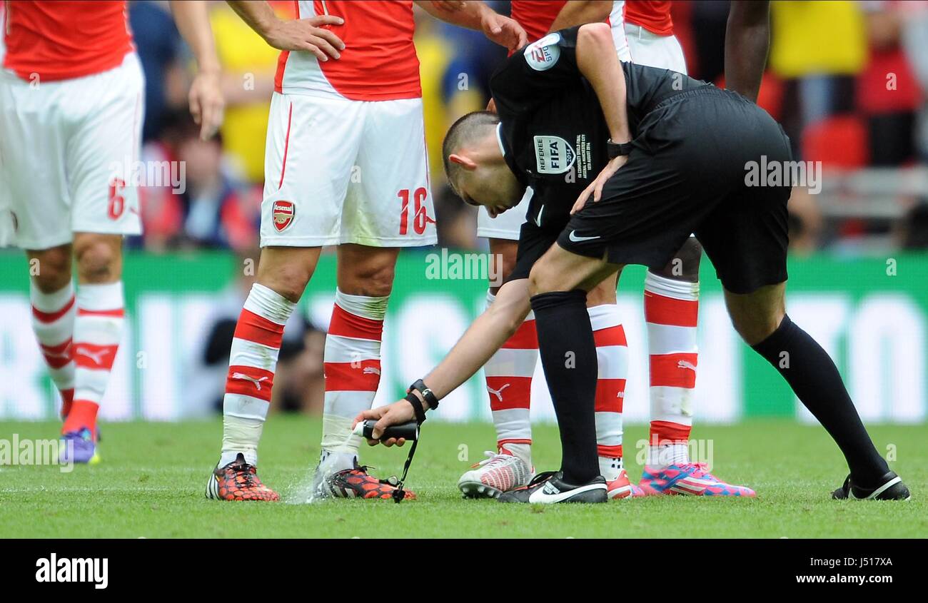 Michael oliver manchester city hi-res stock photography and images - Alamy