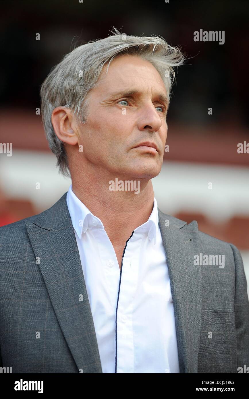 Blackpool manager jose riga hi-res stock photography and images - Alamy