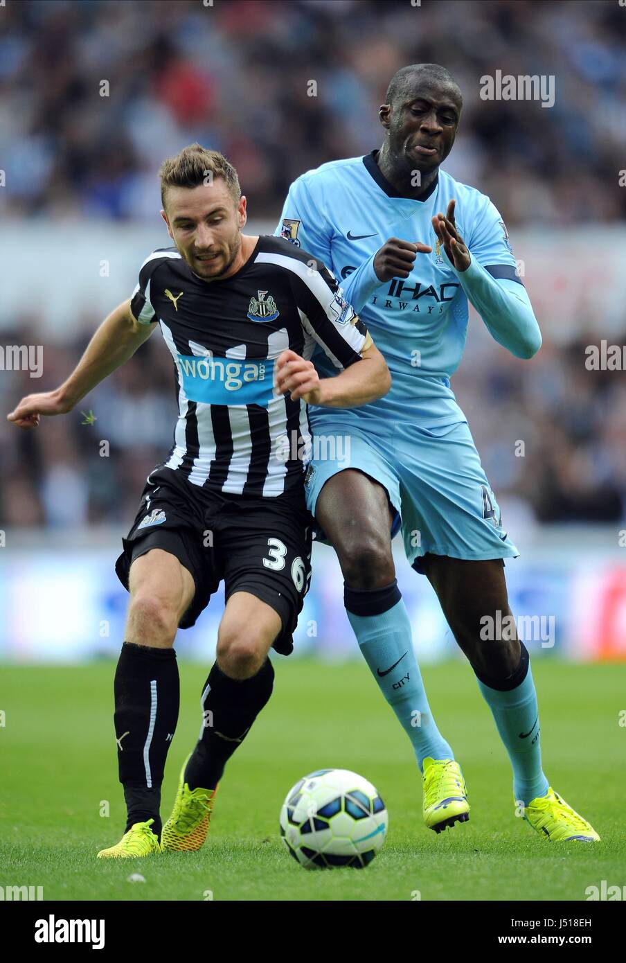 PAUL DUMMETT & YAYA TOURE NEWCASTLE UNITED FC V MANCHEST ST JAMES PARK ...