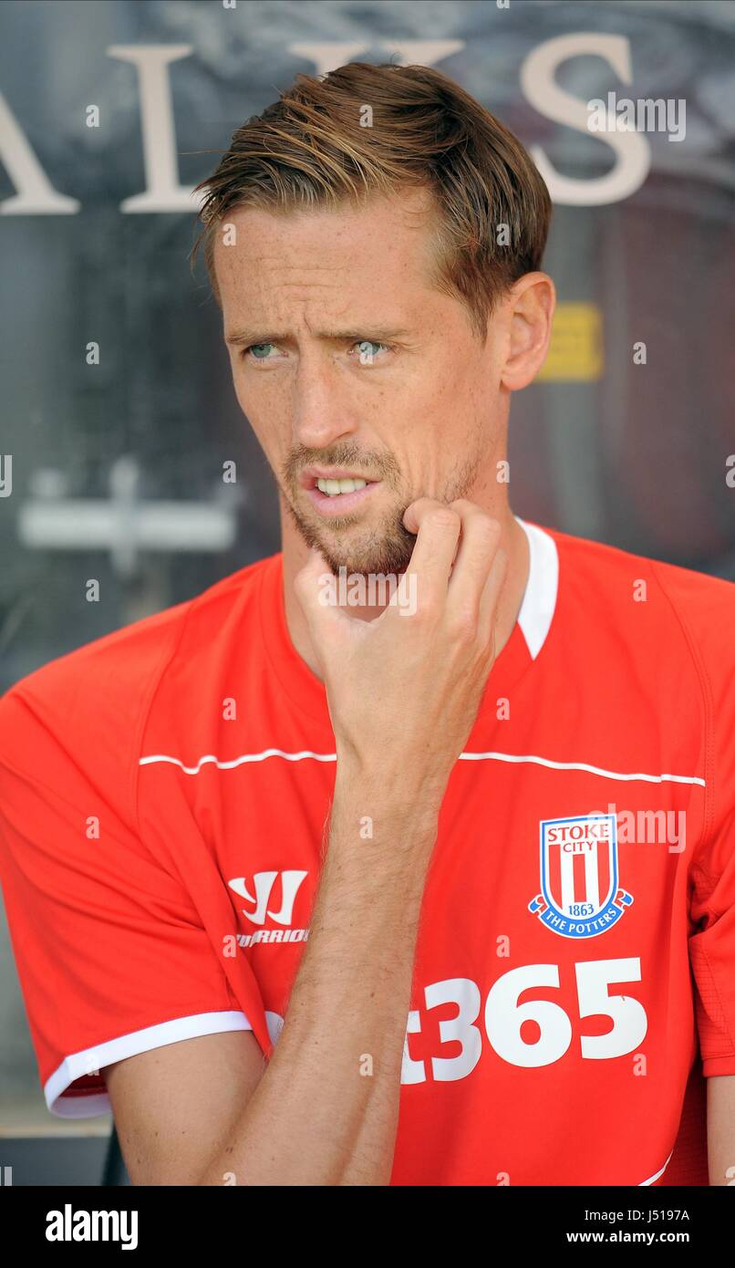 Peter crouch stoke city bench hi-res stock photography and images - Alamy