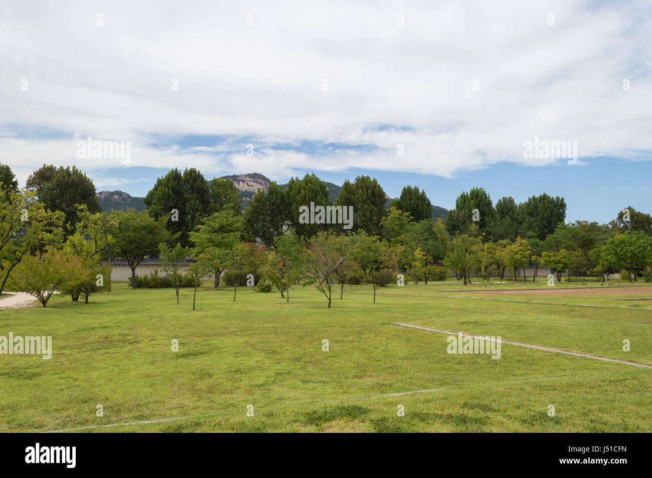 Gyeongbokgung palace grounds hi-res stock photography and images - Alamy