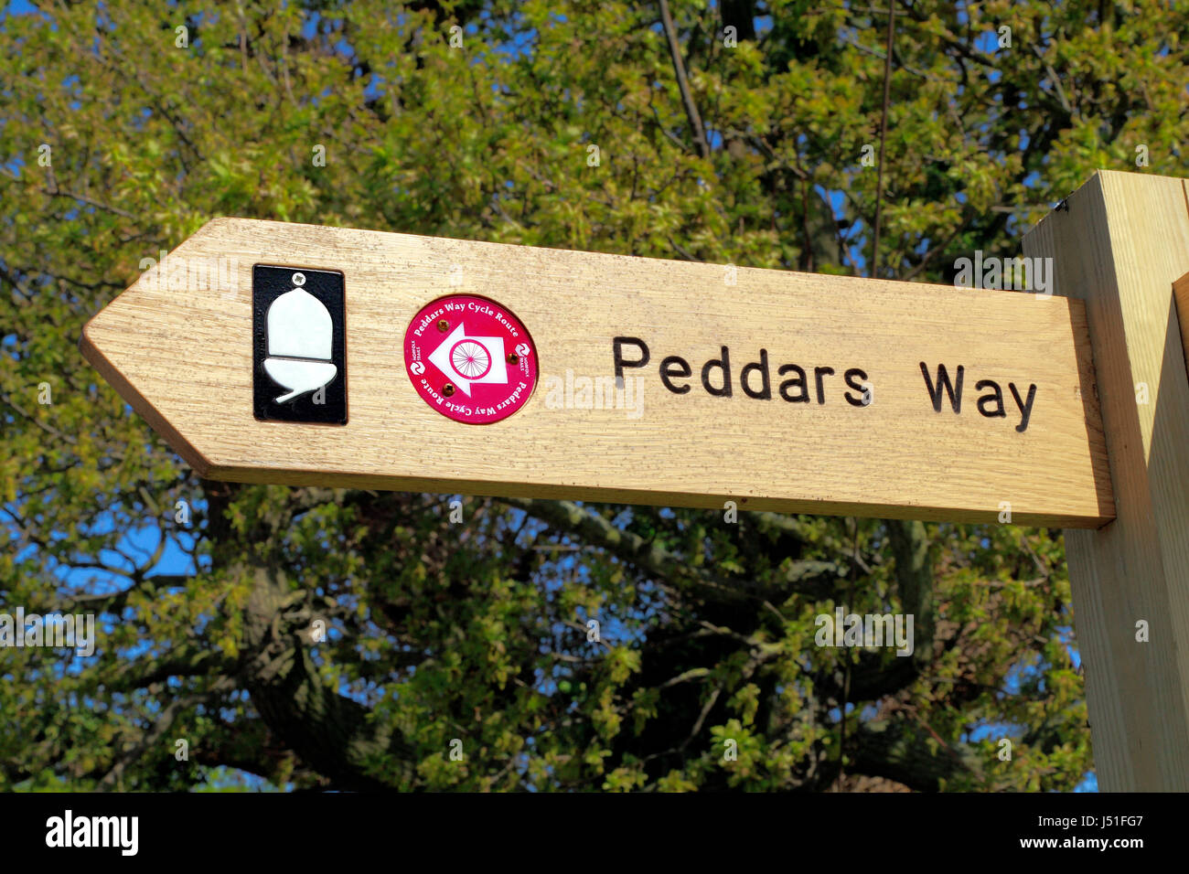 Long distance footpath sign hi-res stock photography and images - Alamy