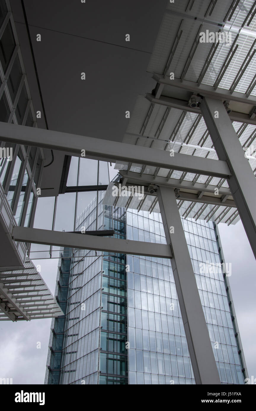 Uk tallest free standing structure hi-res stock photography and images ...