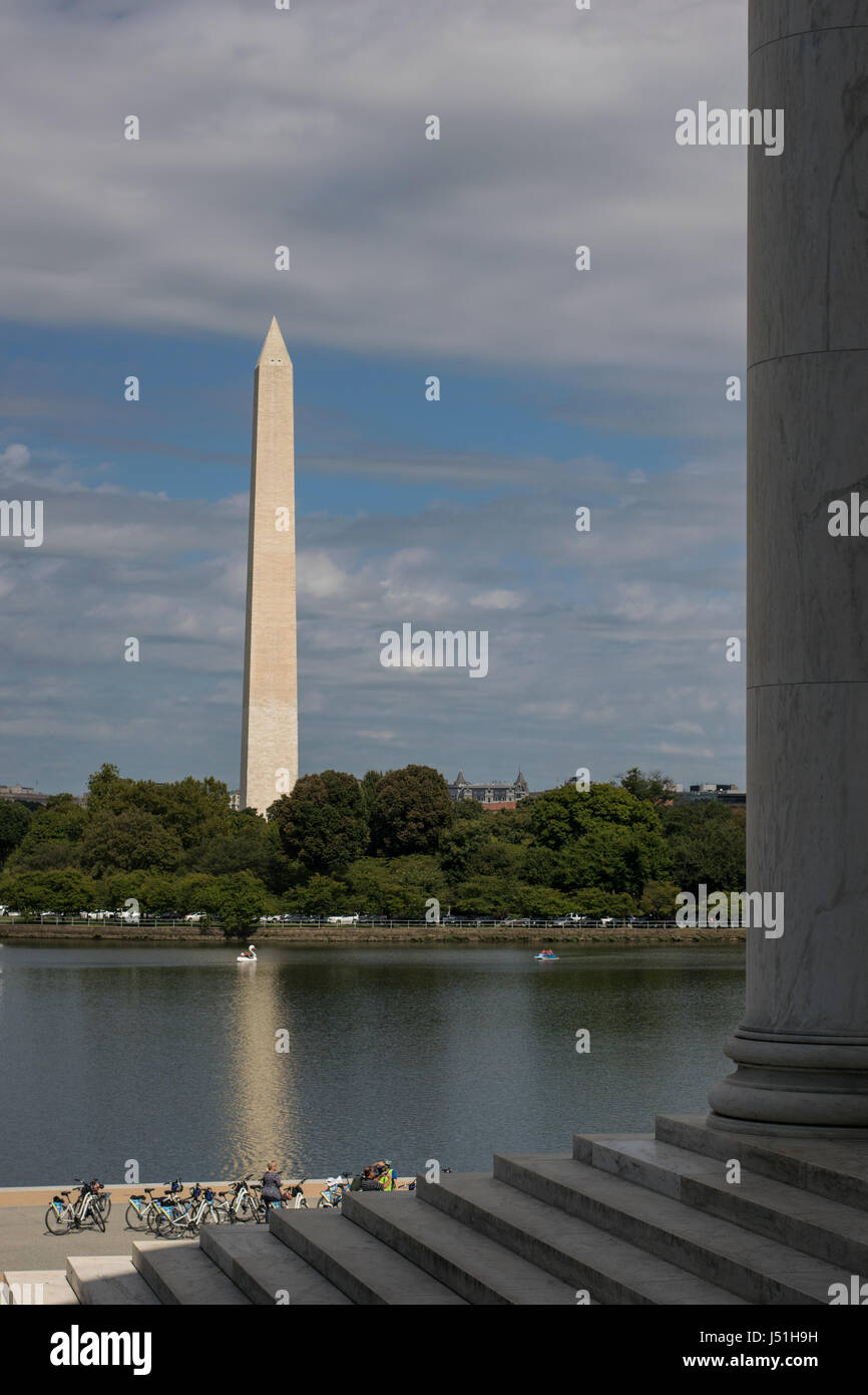 A view of the Washington Monument from the Jefferson Memorial on a ...