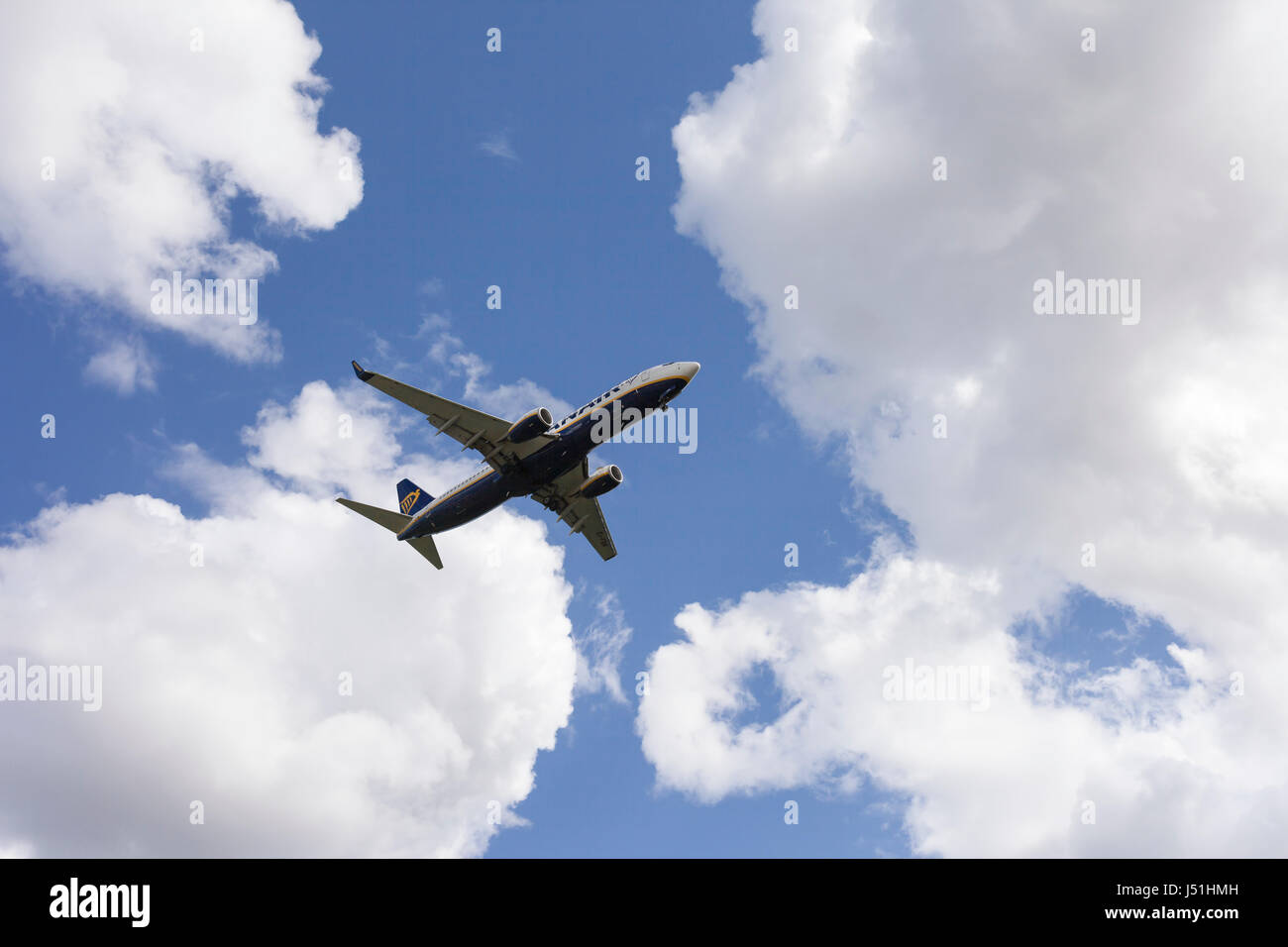 Ryanair fly over Stock Photo - Alamy