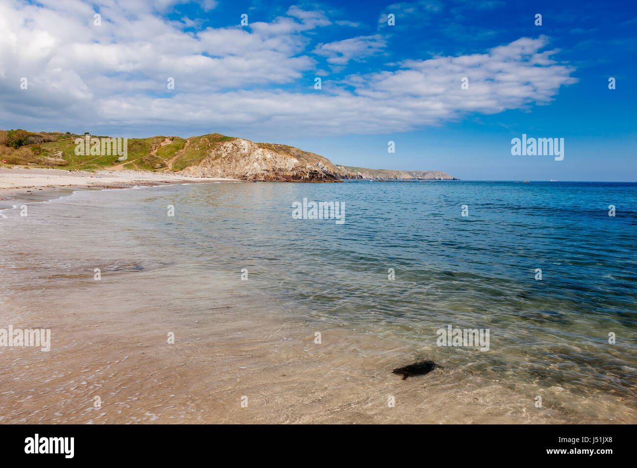 Sandy beach south coast cornwall hi-res stock photography and images ...