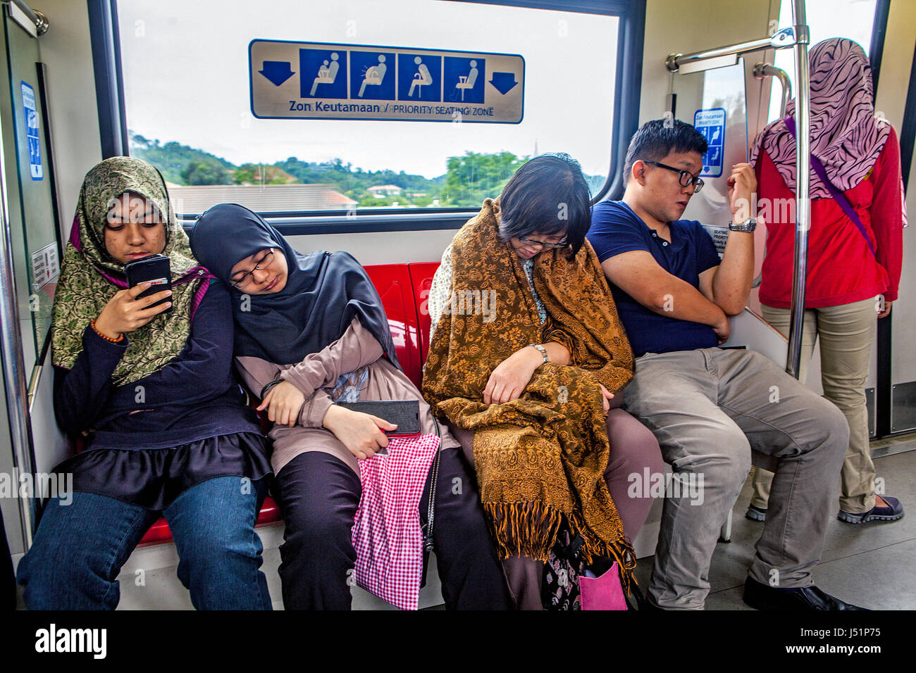 Kuala lumpur malaysia muslim girl hi-res stock photography and images ...