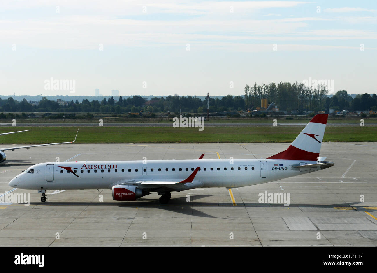 Aircraft of austrian airlines hi-res stock photography and images - Alamy