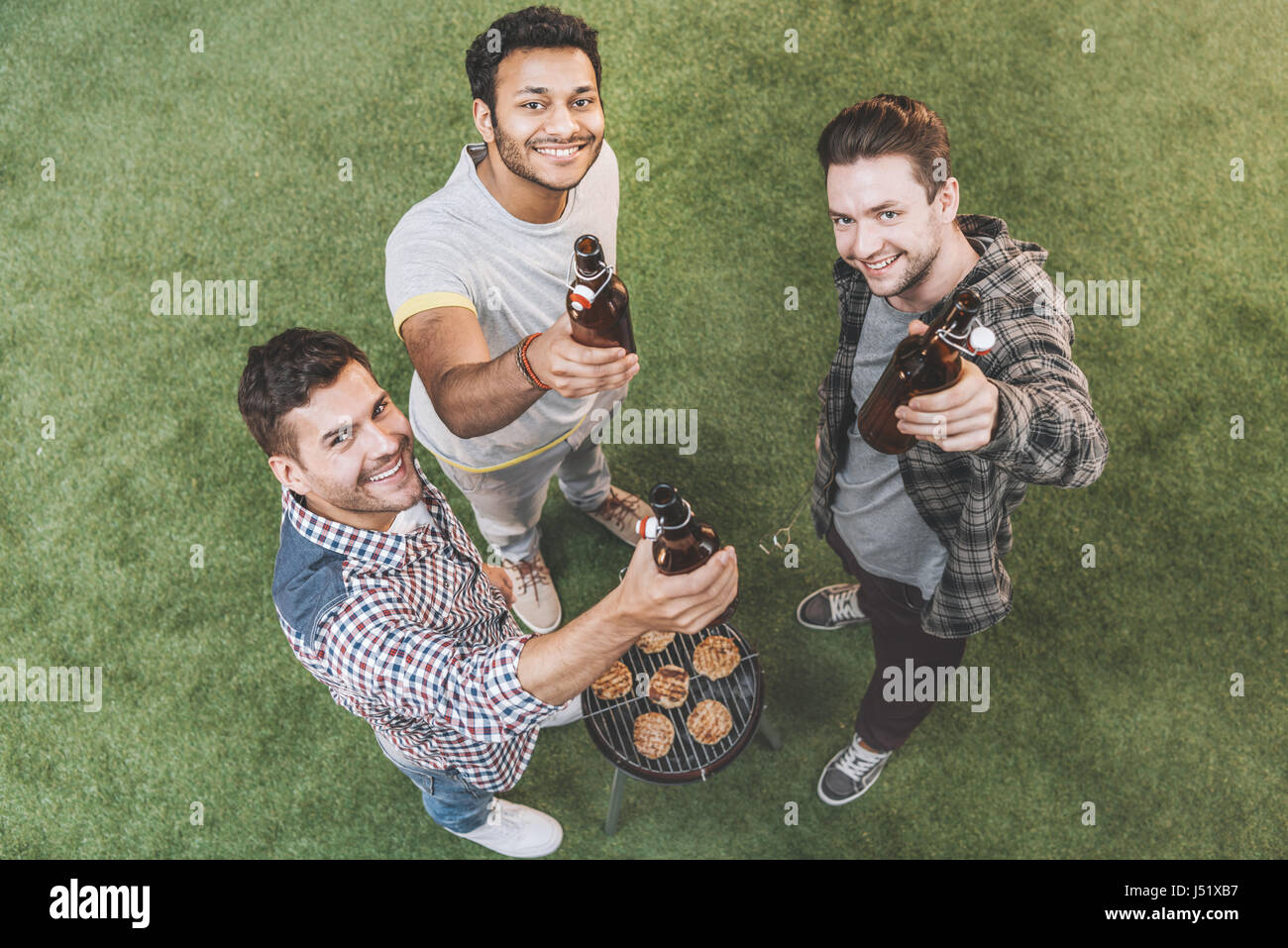 Friends relaxing together party hi-res stock photography and images - Alamy