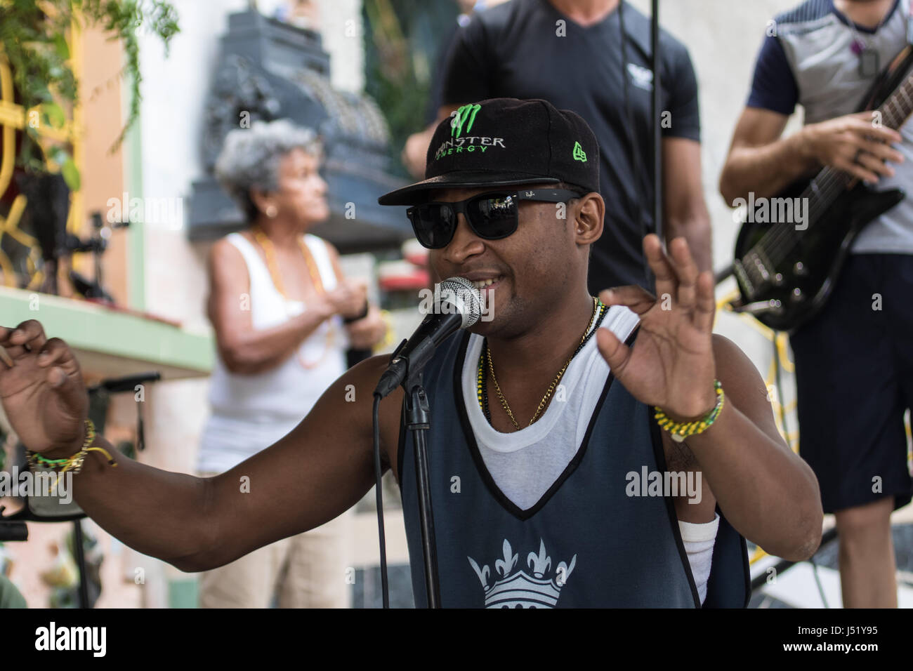 Singer in Cuba in a salsa band Stock Photo - Alamy