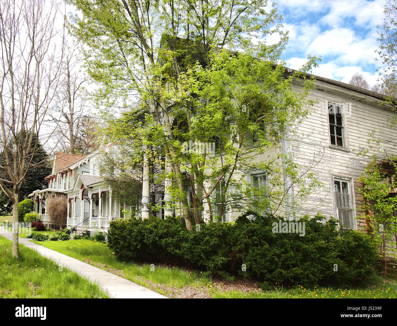 Rural village street hi-res stock photography and images - Alamy