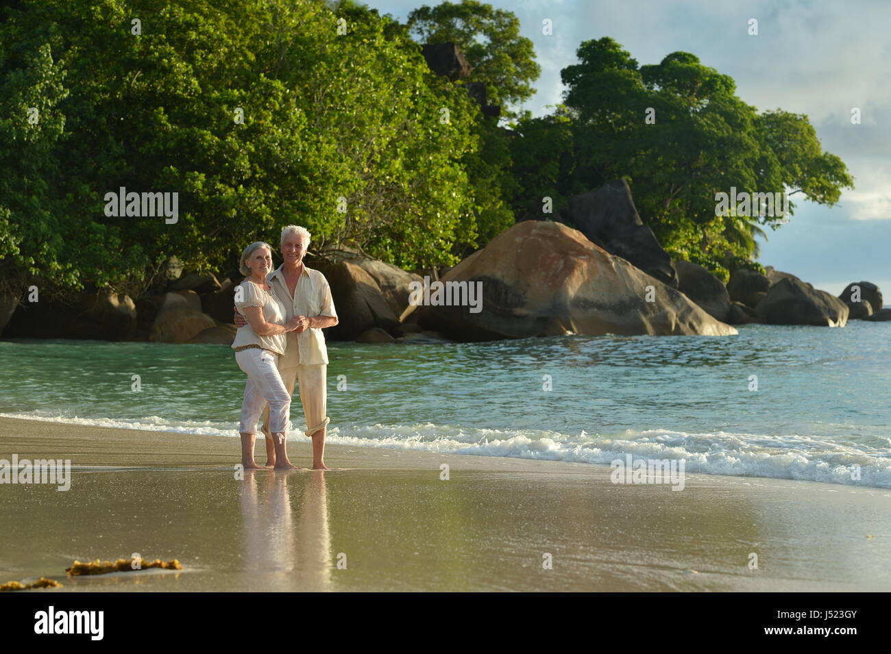 Elderly couple rest at tropical resort Stock Photo - Alamy