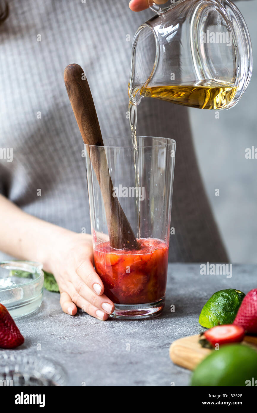Pouring tequila hi-res stock photography and images - Alamy